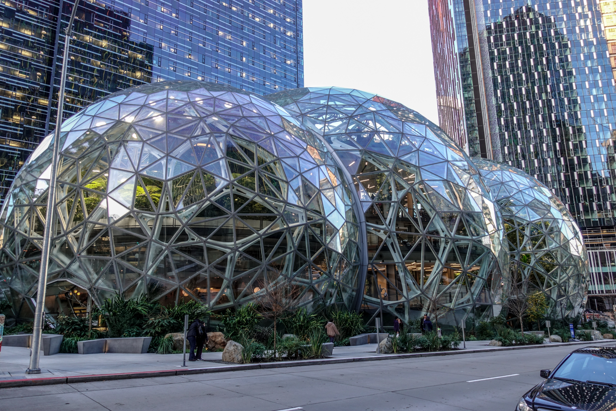 『2018’シアトルの旅 (5)』Amazonの城下町となっているシアトル&Amazonのビル群 – 近未来の名は。